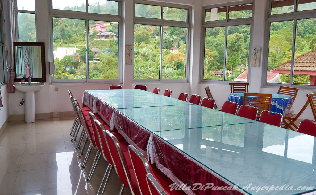 Villa Anton Puncak 8 Kamar - APedia.Villas